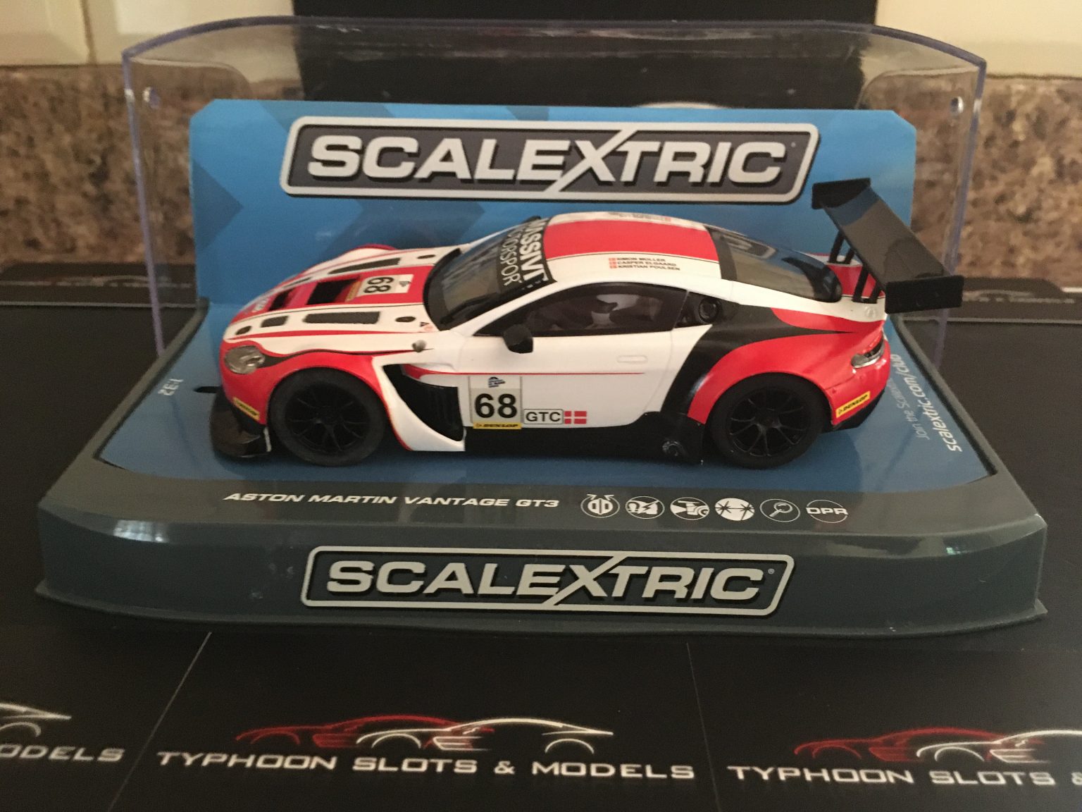 Scalextric C3719 Aston Martin Vantage GT3 - Massive Motorsport - New ...