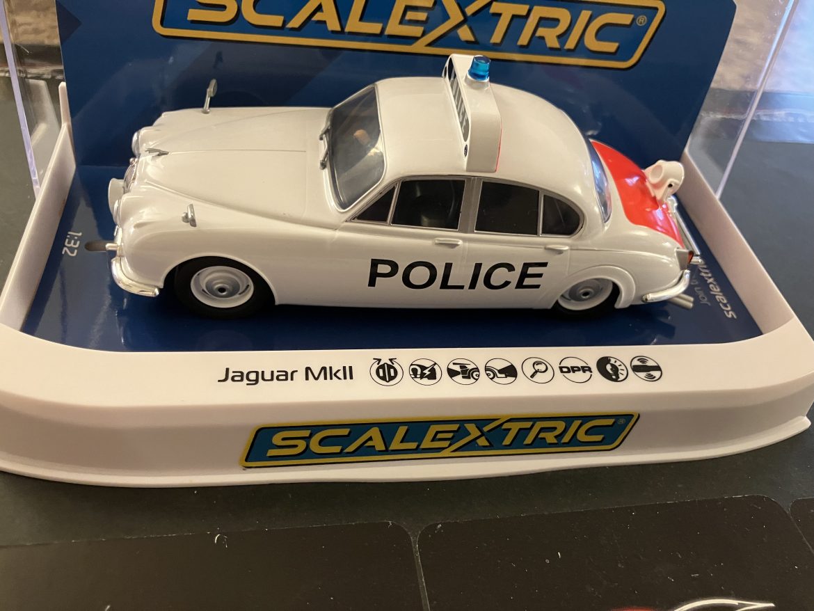 C4420 Scalextric Jaguar MK2 - Police Edition - C4420 - Scalextric Car ...